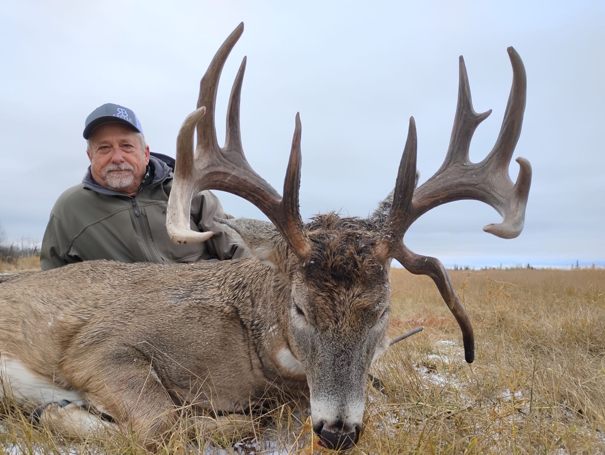 Trophy Alberta Whitetail Hunts | Guided Whitetail Hunts Canada