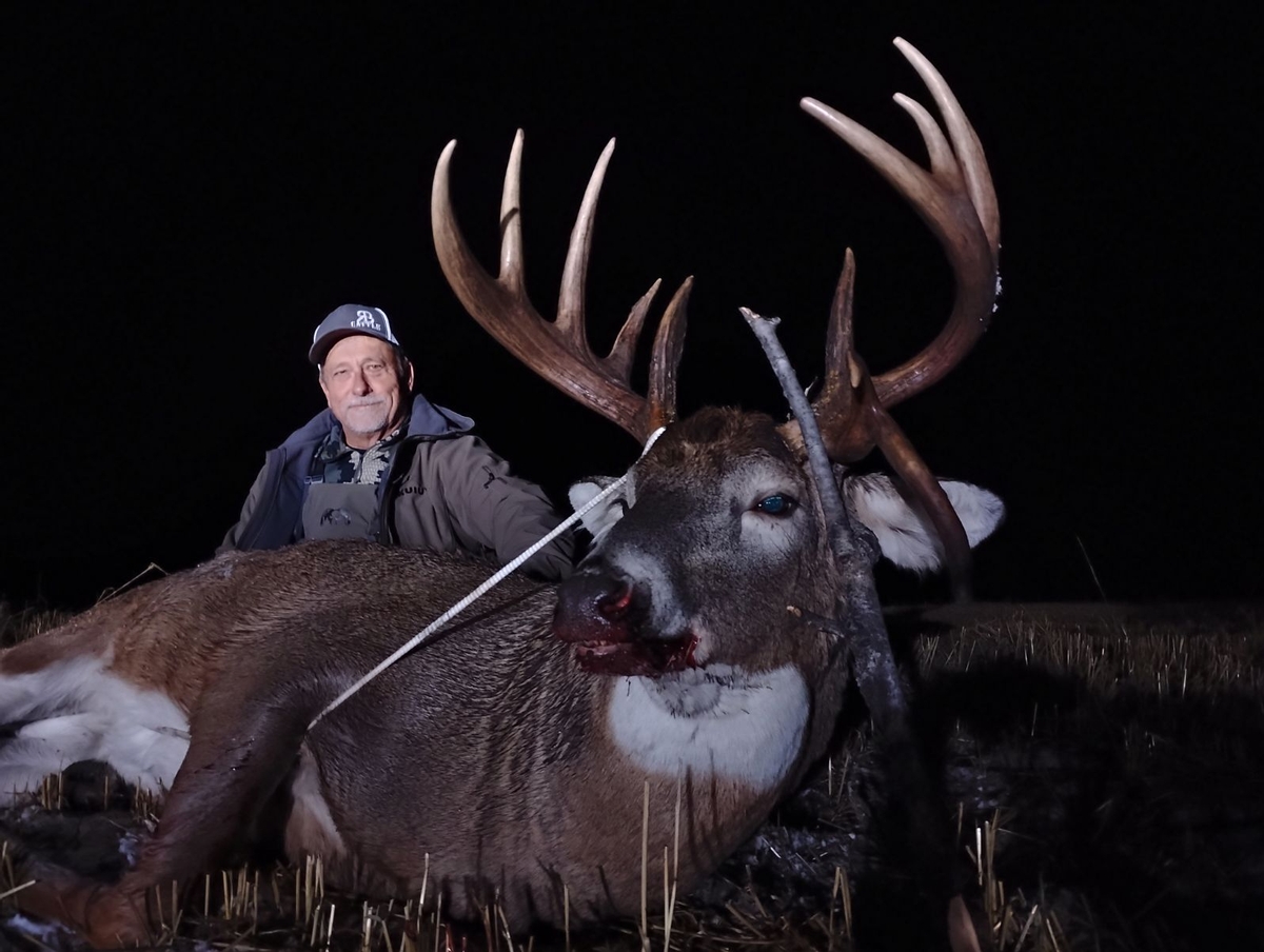 Trophy Alberta Whitetail Hunts | Guided Whitetail Hunts Canada