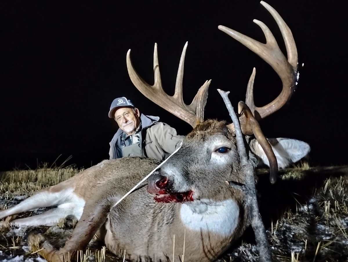 Trophy Alberta Whitetail Hunts | Guided Whitetail Hunts Canada